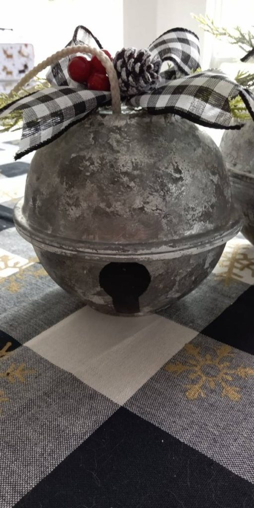DIY Giant Oversizes Christmas Bells – Bowl Hack – Home and Garden